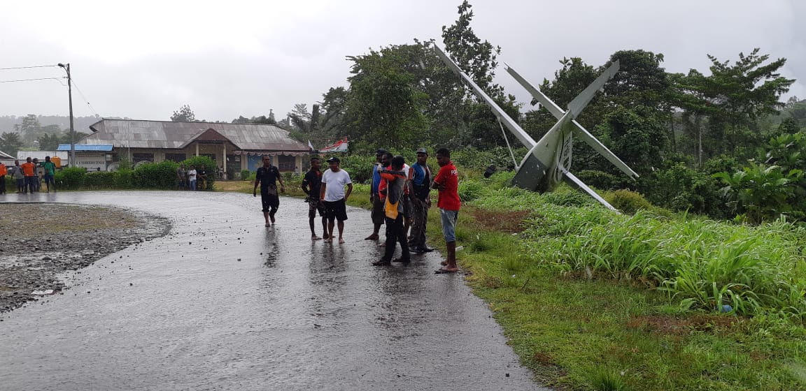 Pesawat Alfa Trans Tergelincir di Mamberamo Raya Papua - KawatTimur.ID