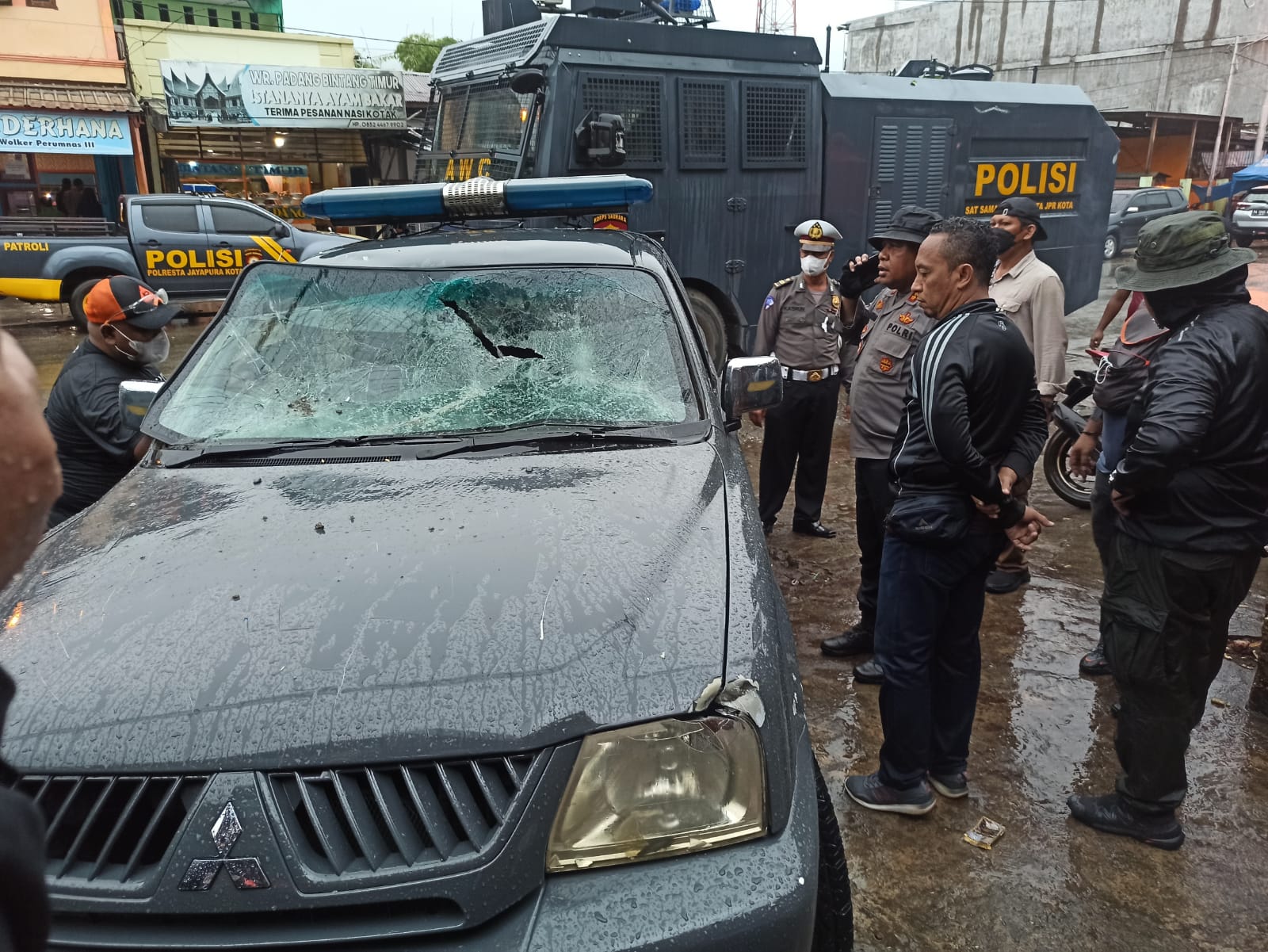 Polisi Bakal Usut Penyerang Mobil Polisi Saat Massa Aksi Demo Membubarkan Diri di Perumnas III ...